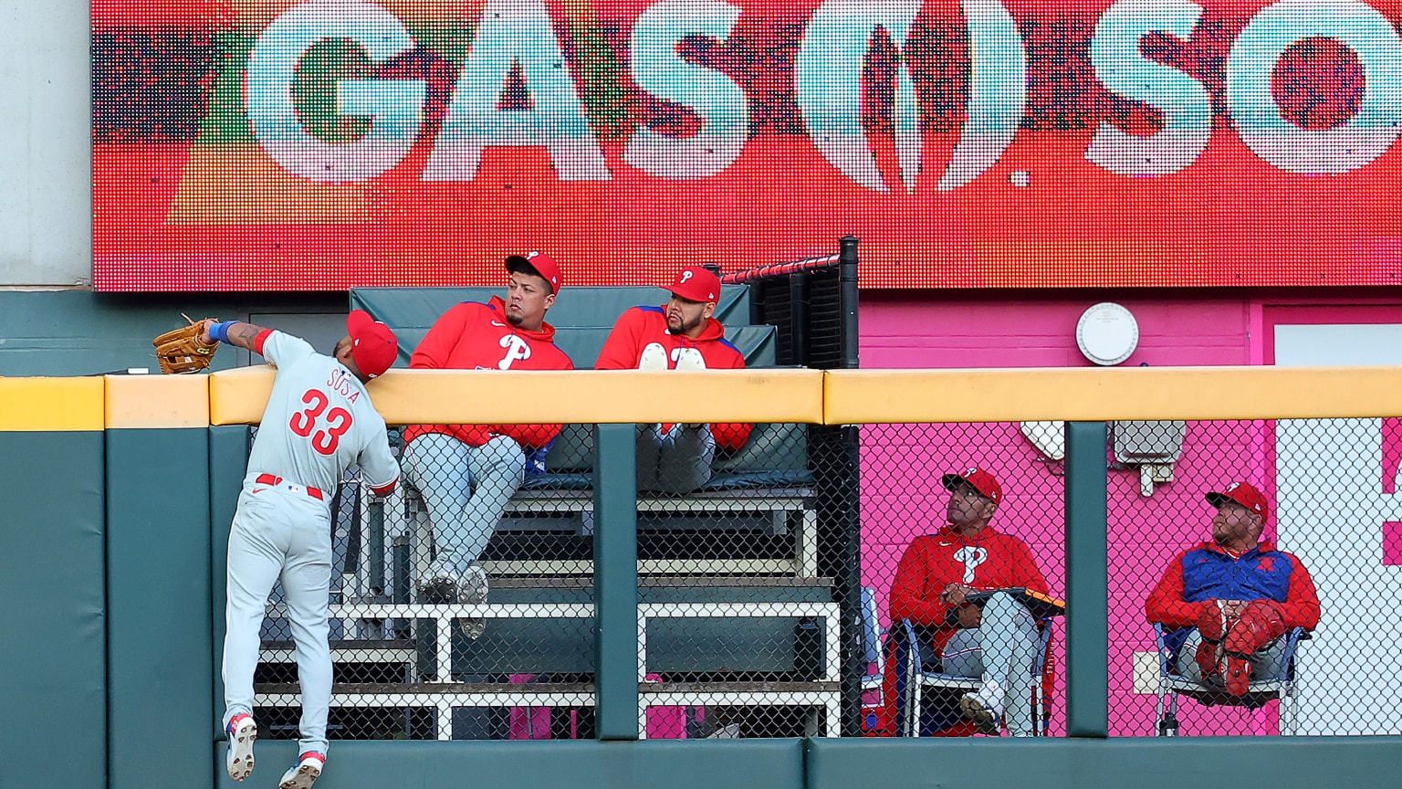 Edmundo Sosa's home run robbery | 04/08/2025 | Philadelphia Phillies