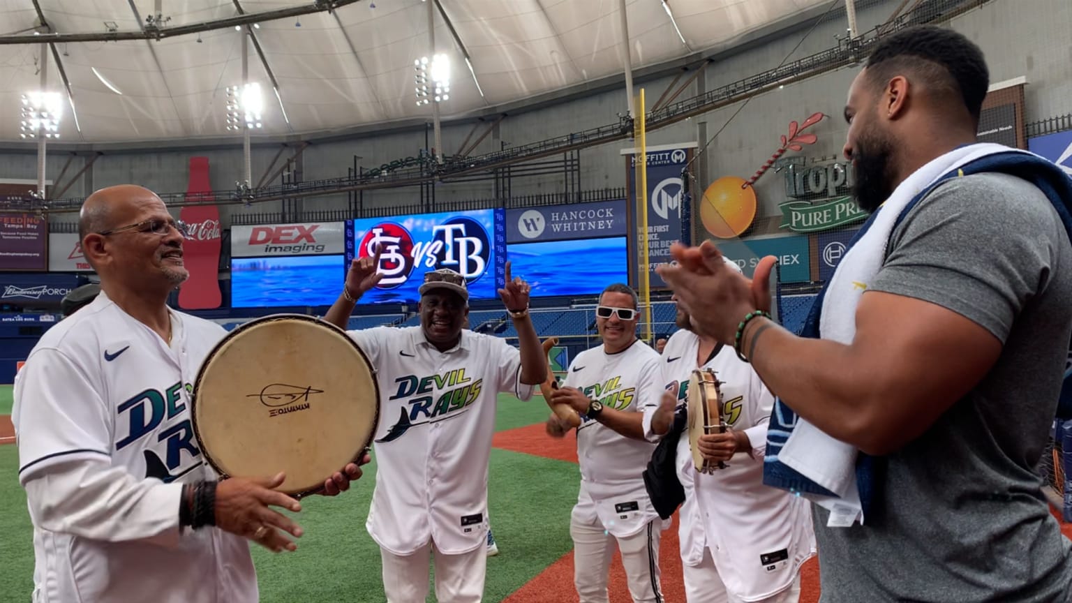Yandy Díaz celebrates birthday with band | 08/09/2023 | Tampa Bay Rays