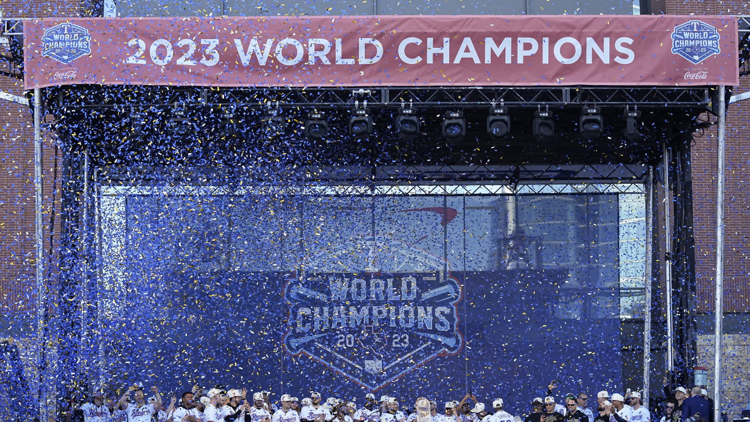 Hear from the Rangers' organization during the parade | 11/03/2023 ...