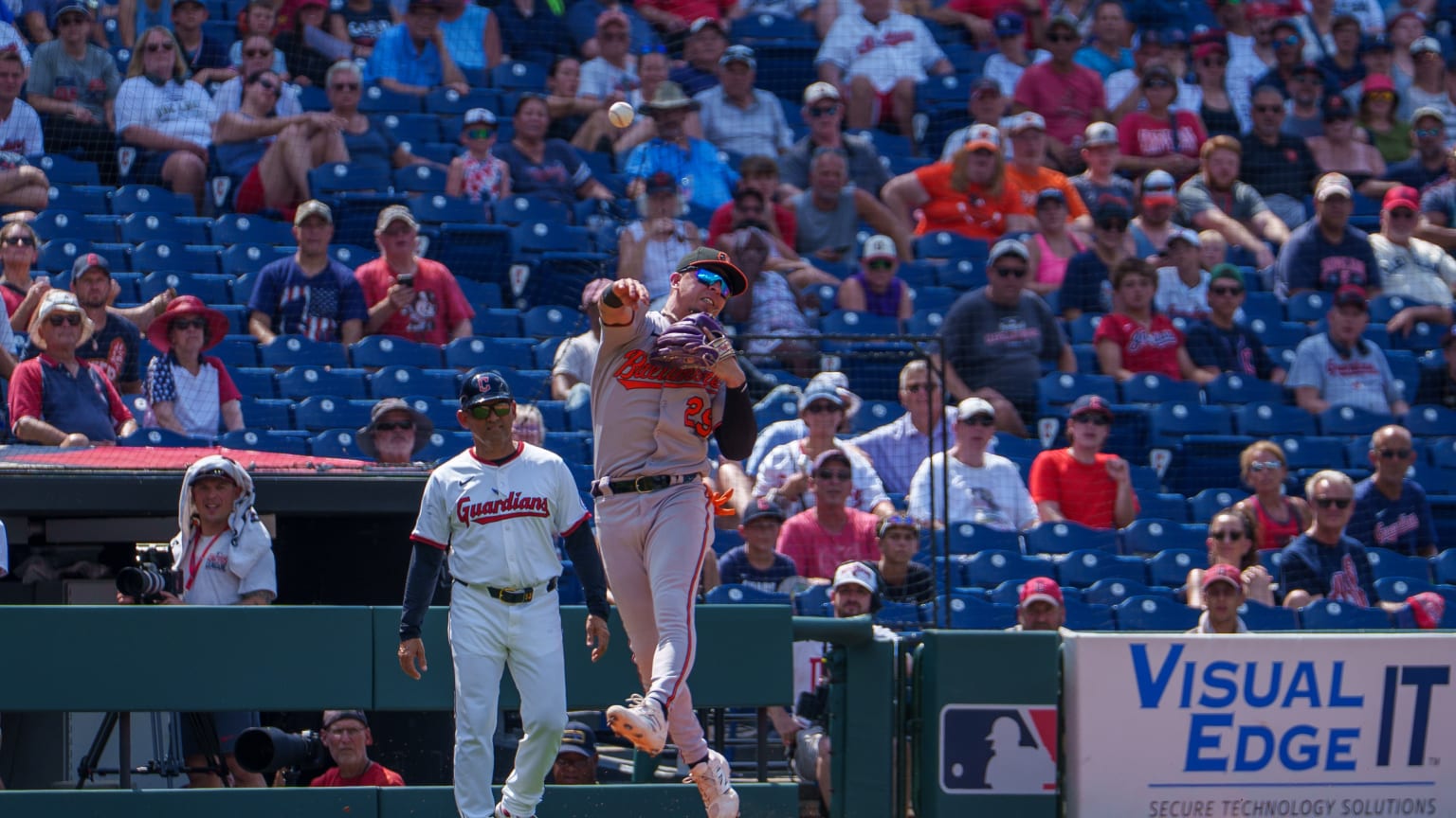 Ramón Urías' nice play seals win | 07/24/2025 | MLB.com