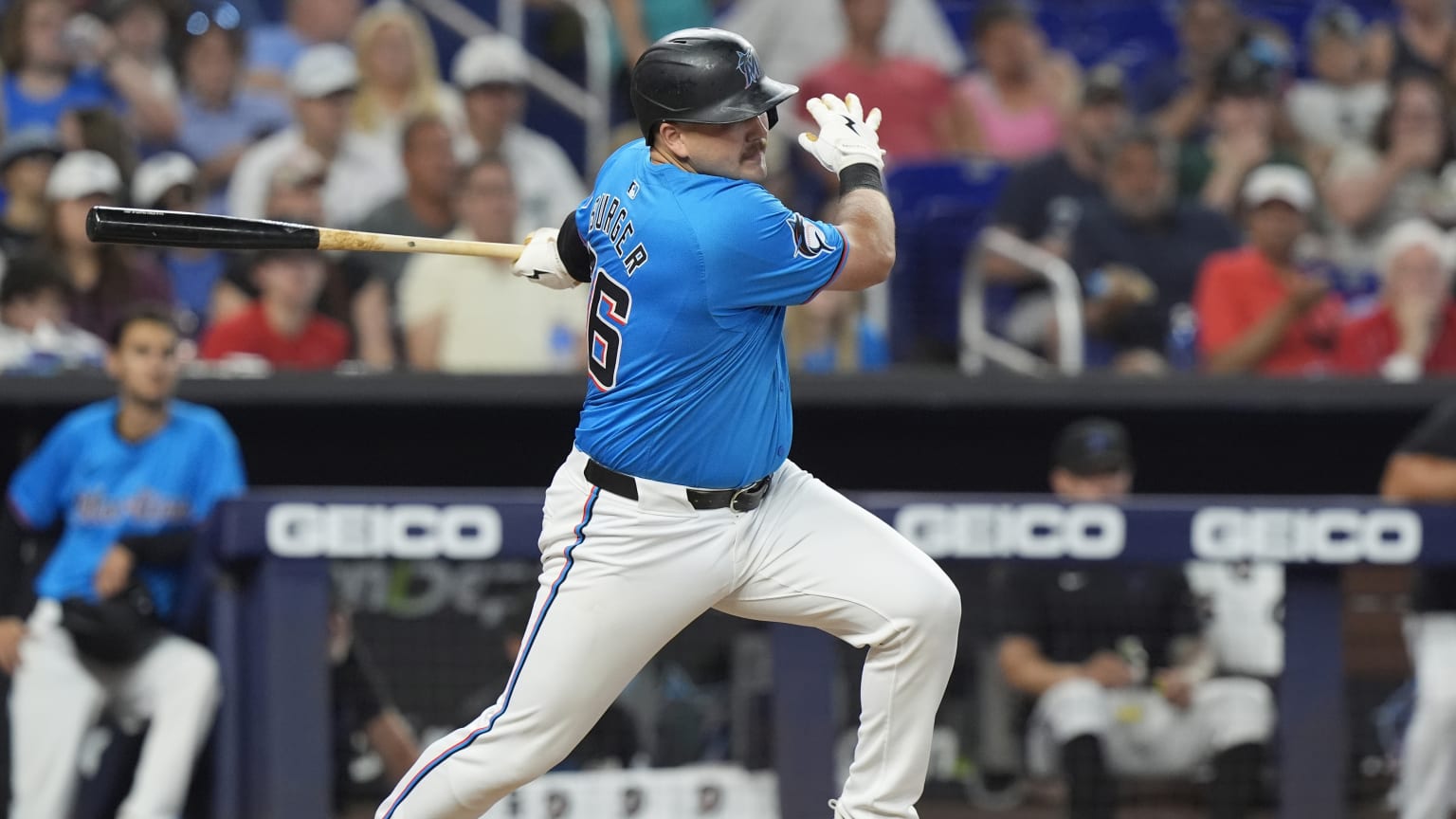 Jake Burger brings home Luis Arraez with single | 04/03/2024 | Miami ...