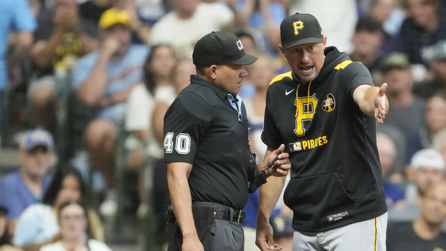 Don Kelly gets ejected from the game | 08/12/2025 | Pittsburgh Pirates