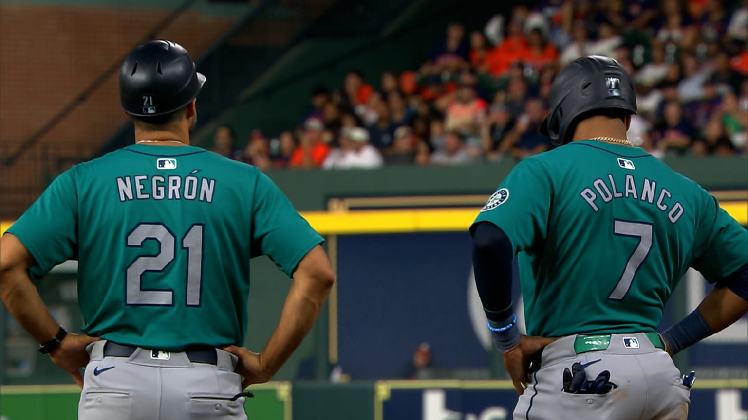 Jorge Polanco is safe at first after review | 09/24/2024 | Seattle Mariners