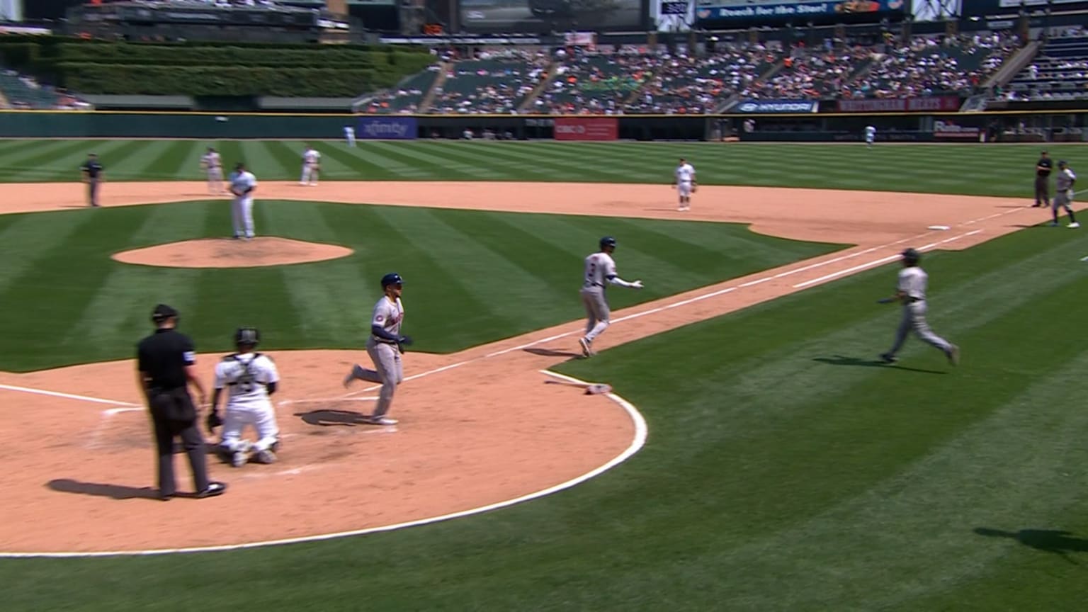 Jeremy Peña walks with the bases loaded | 06/20/2024 | Houston Astros