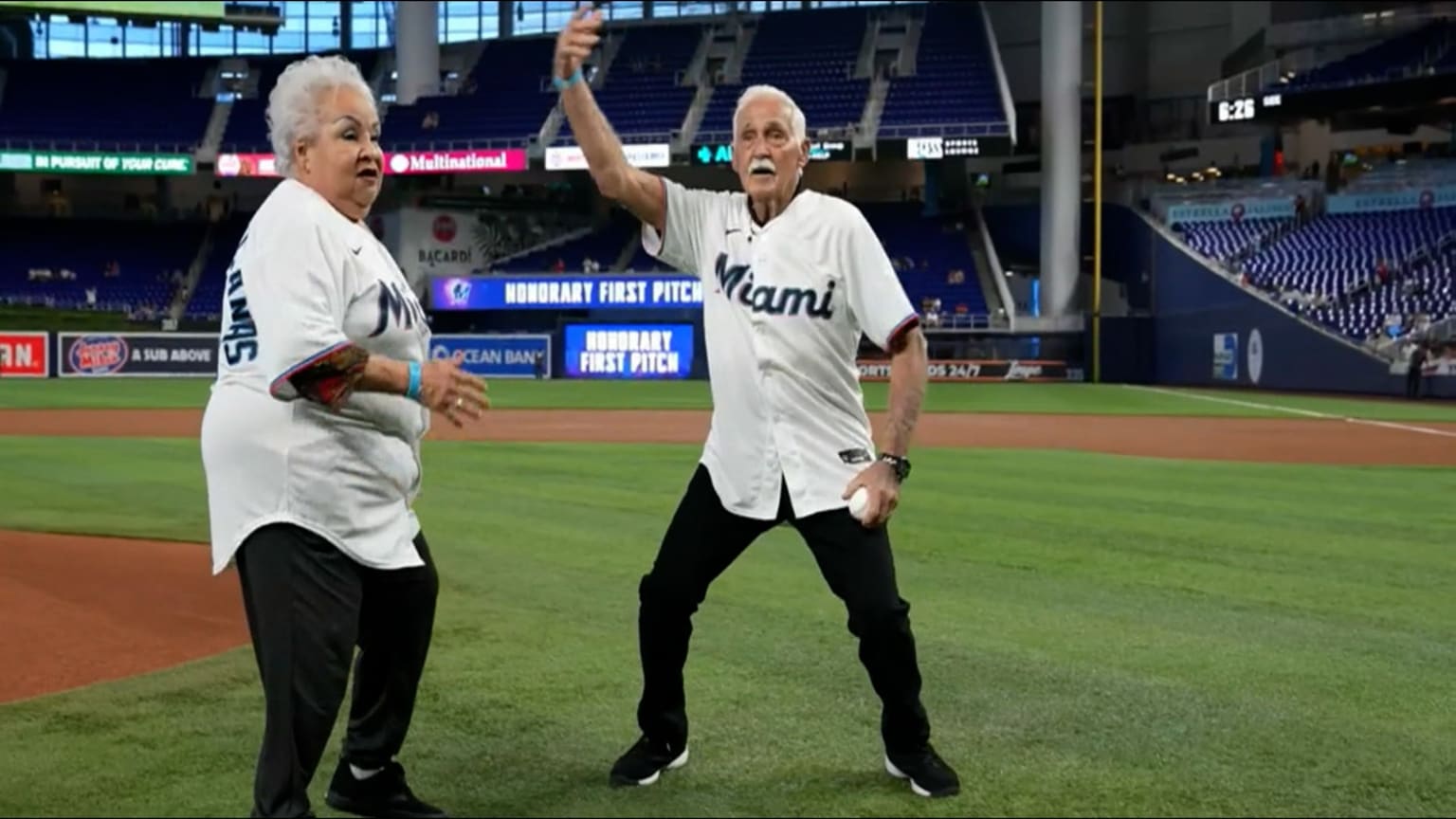 Marlins welcome dancing couple to pregame festivities | 08/29/2022 ...
