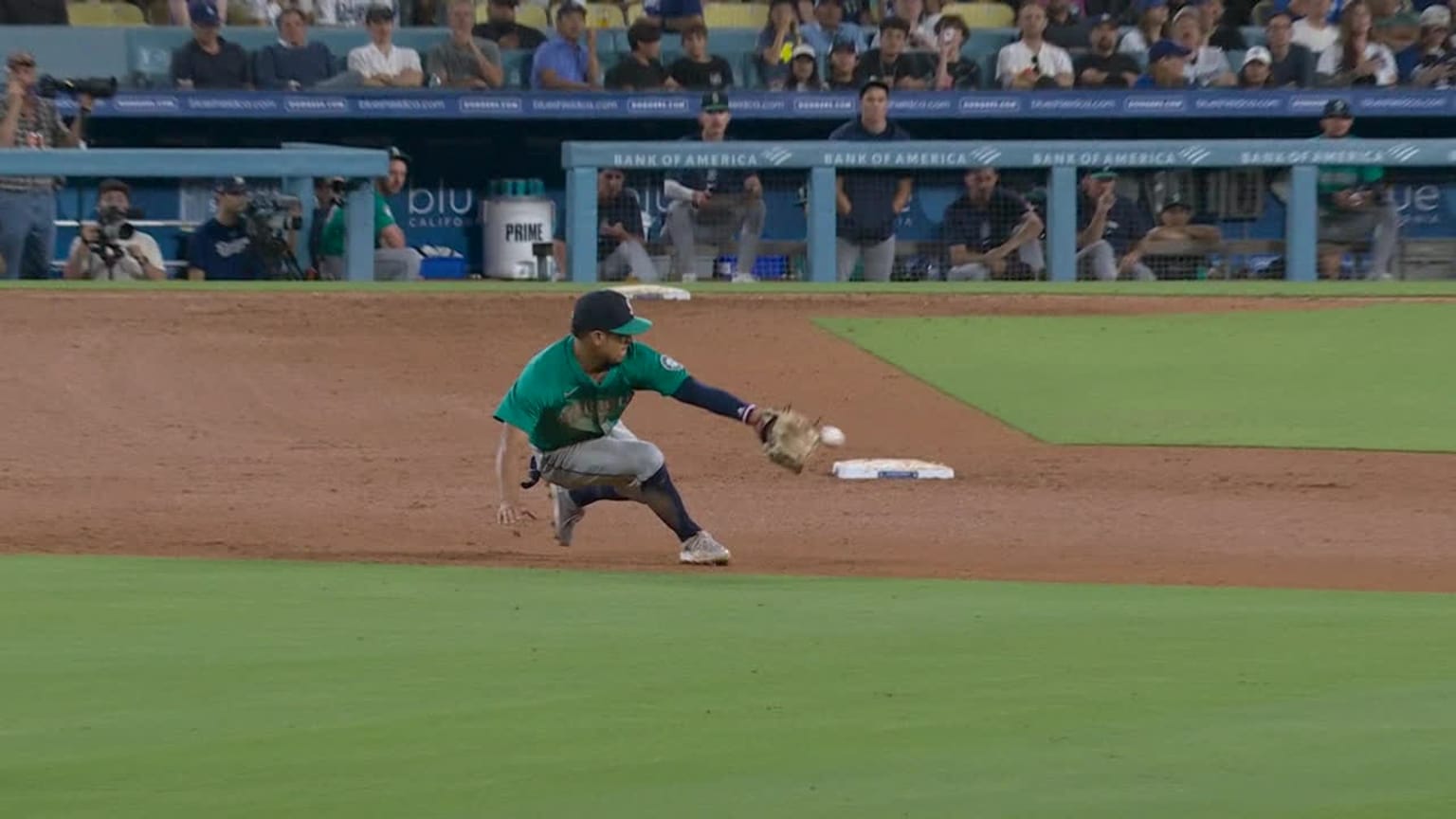 Leo Rivas' slick backhand | 08/21/2024 | Seattle Mariners