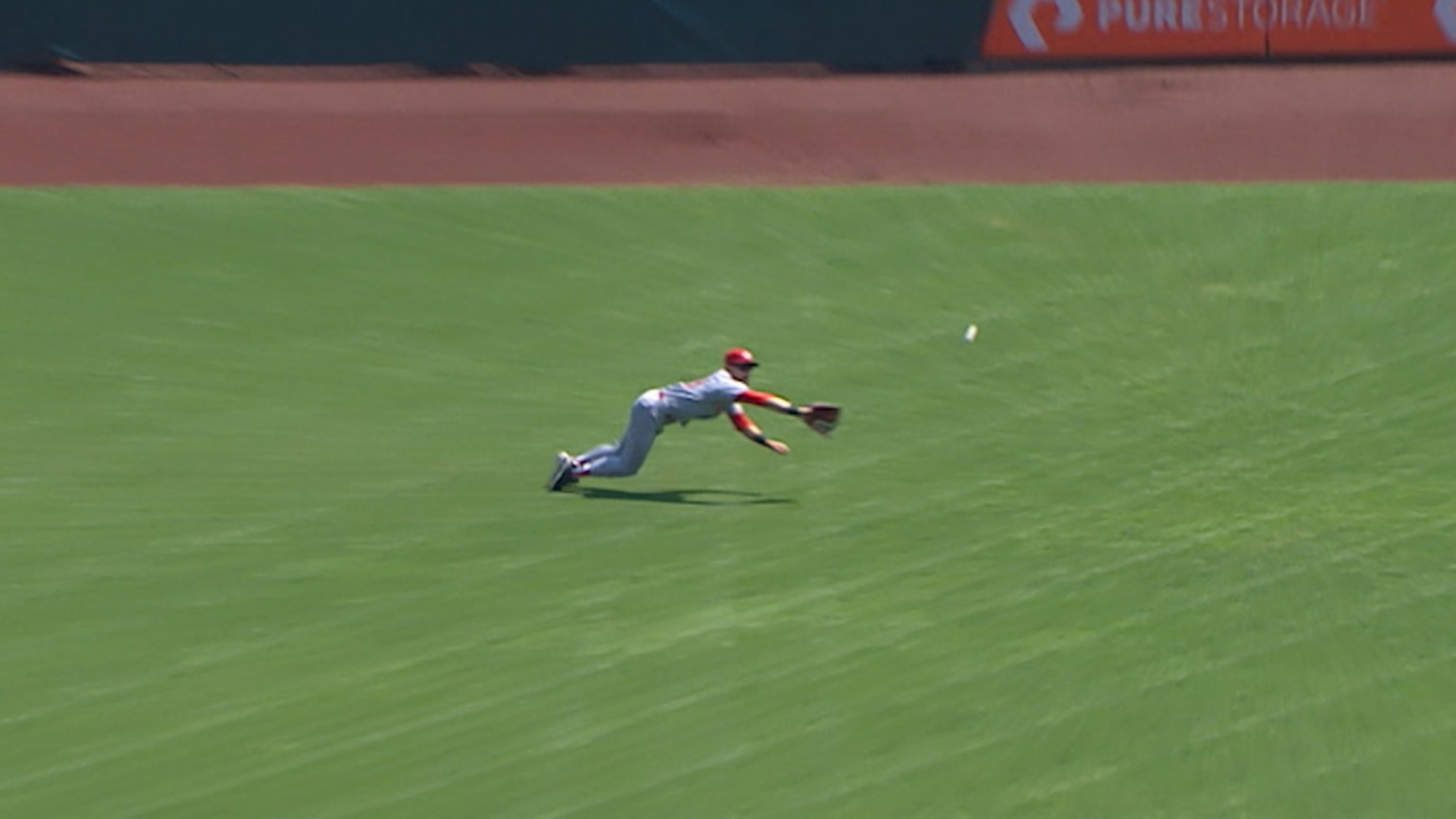 TJ Friedl makes an incredible diving catch | 08/30/2023 | Cincinnati Reds