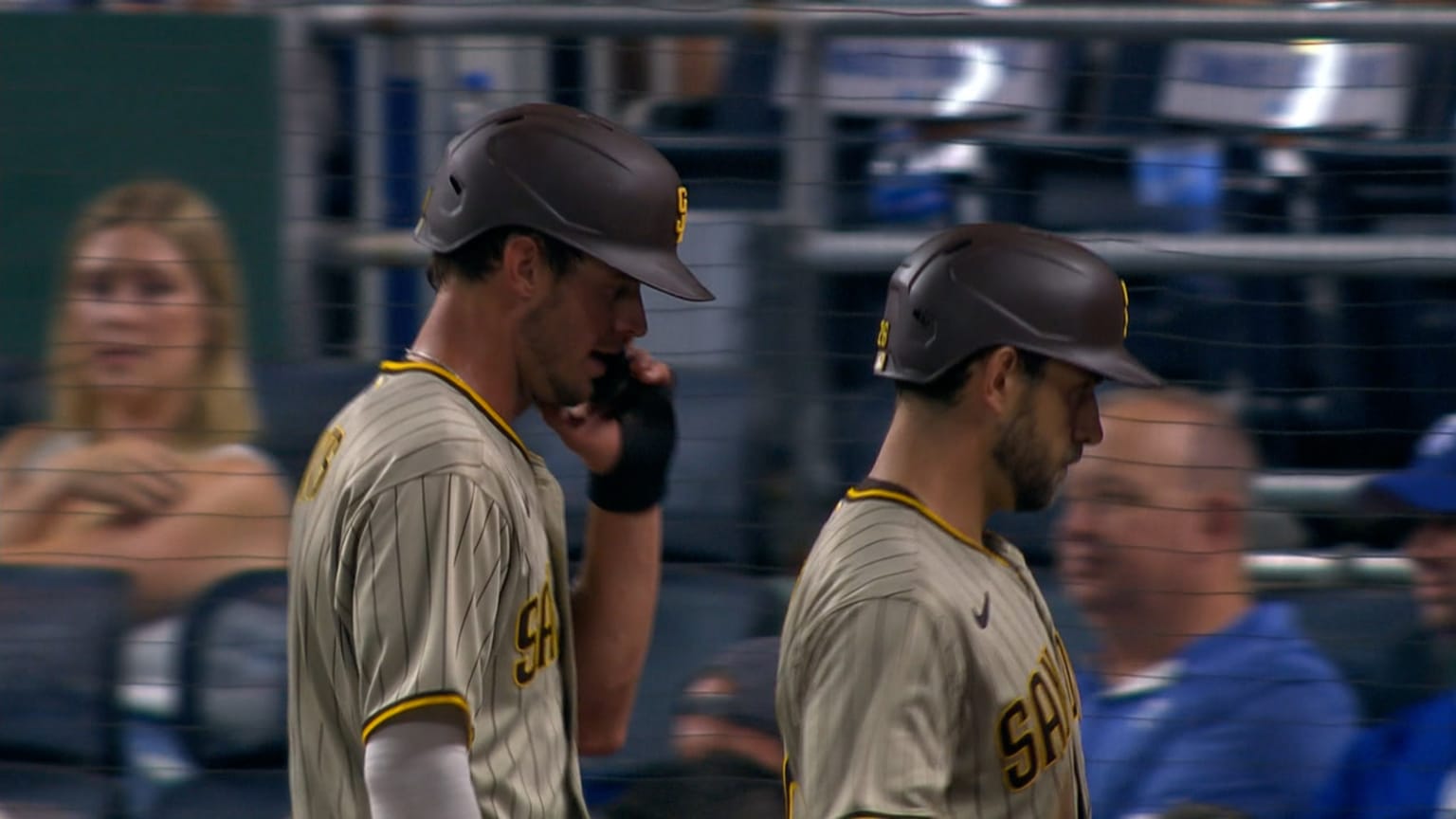 Austin Nola hits a sacrifice fly to center | 08/26/2022 | San Diego Padres