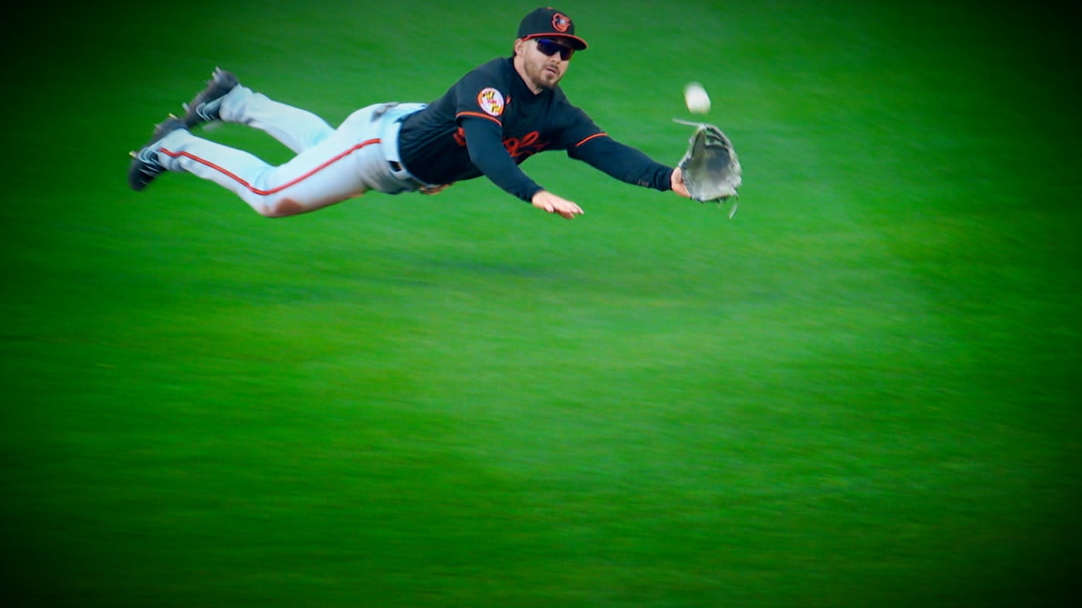 Daily Dash: Aaron Judge dives, Luis Robert Jr. leaps | 04/02/2023 | MLB.com