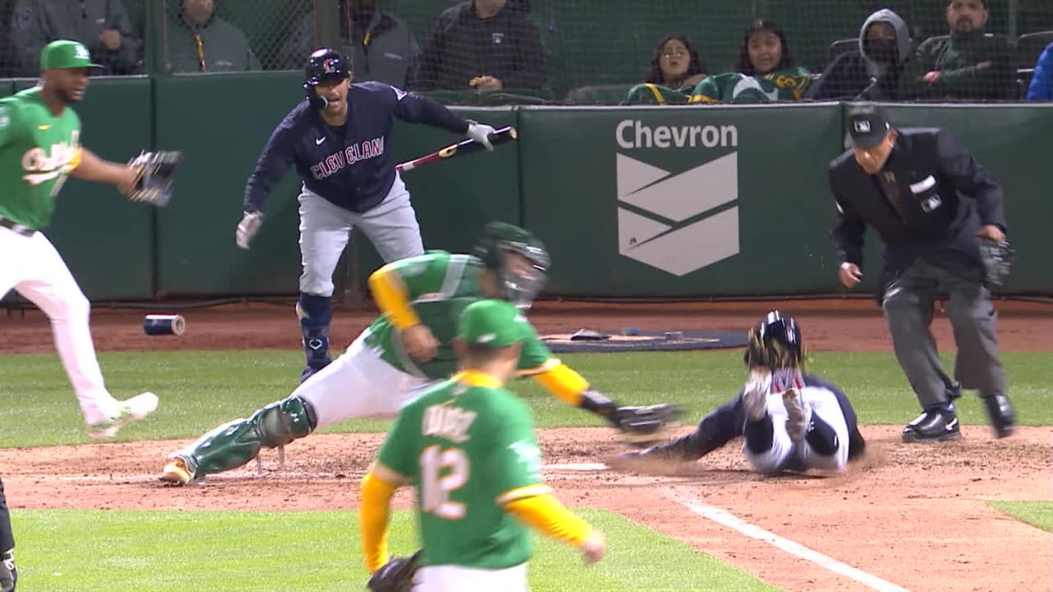 Josh Bell hits a sac fly to left field in the 8th | 04/03/2023 ...