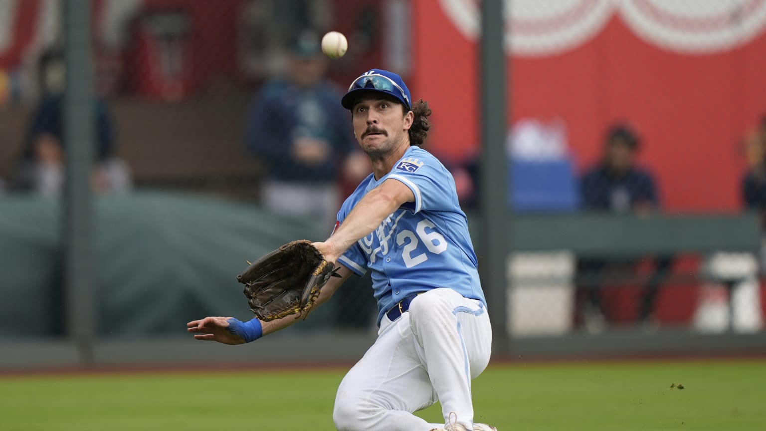 Adam Frazier's smooth sliding grab | 09/18/2025 | Kansas City Royals