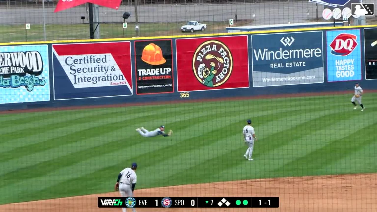 RJ Schreck makes a diving catch | 05/31/2024 | Seattle Mariners