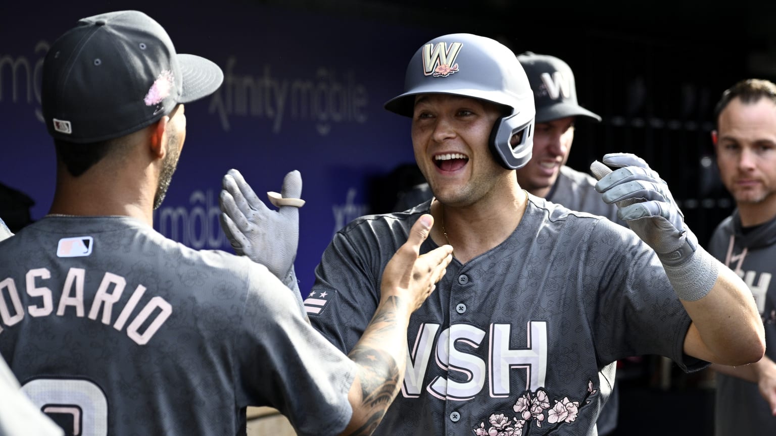 Nick Senzel earns three hits and drives in three runs | 06/08/2024 ...