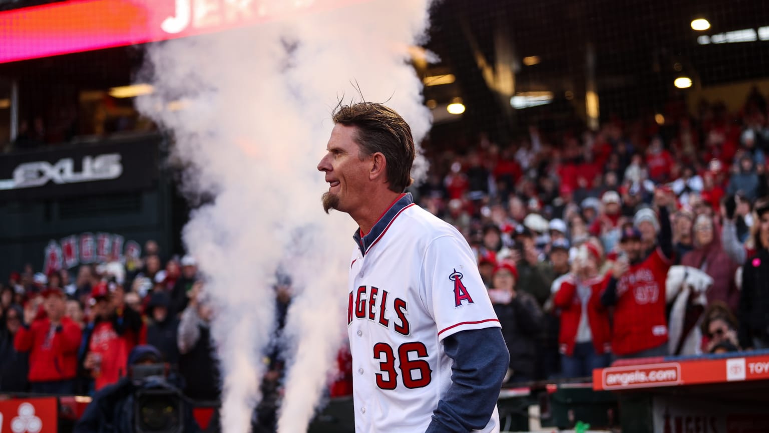Jered Weaver throws out ceremonial first pitch | 04/05/2024 | MLB.com Jered Weaver throws out ceremonial first pitch | 04/05/2024 | MLB.com
