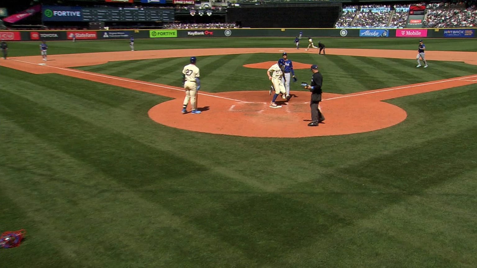 Luke Raley scores on a wild pitch | 06/16/2024 | Seattle Mariners