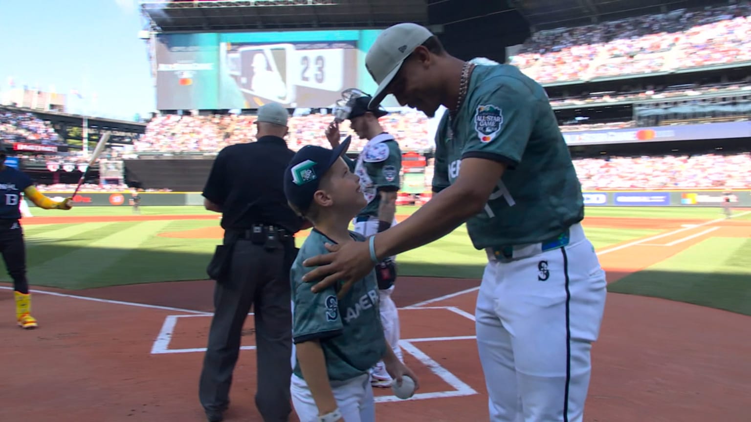 8-year-old Brayden performs Run Around Bases | 07/11/2023 | MLB.com