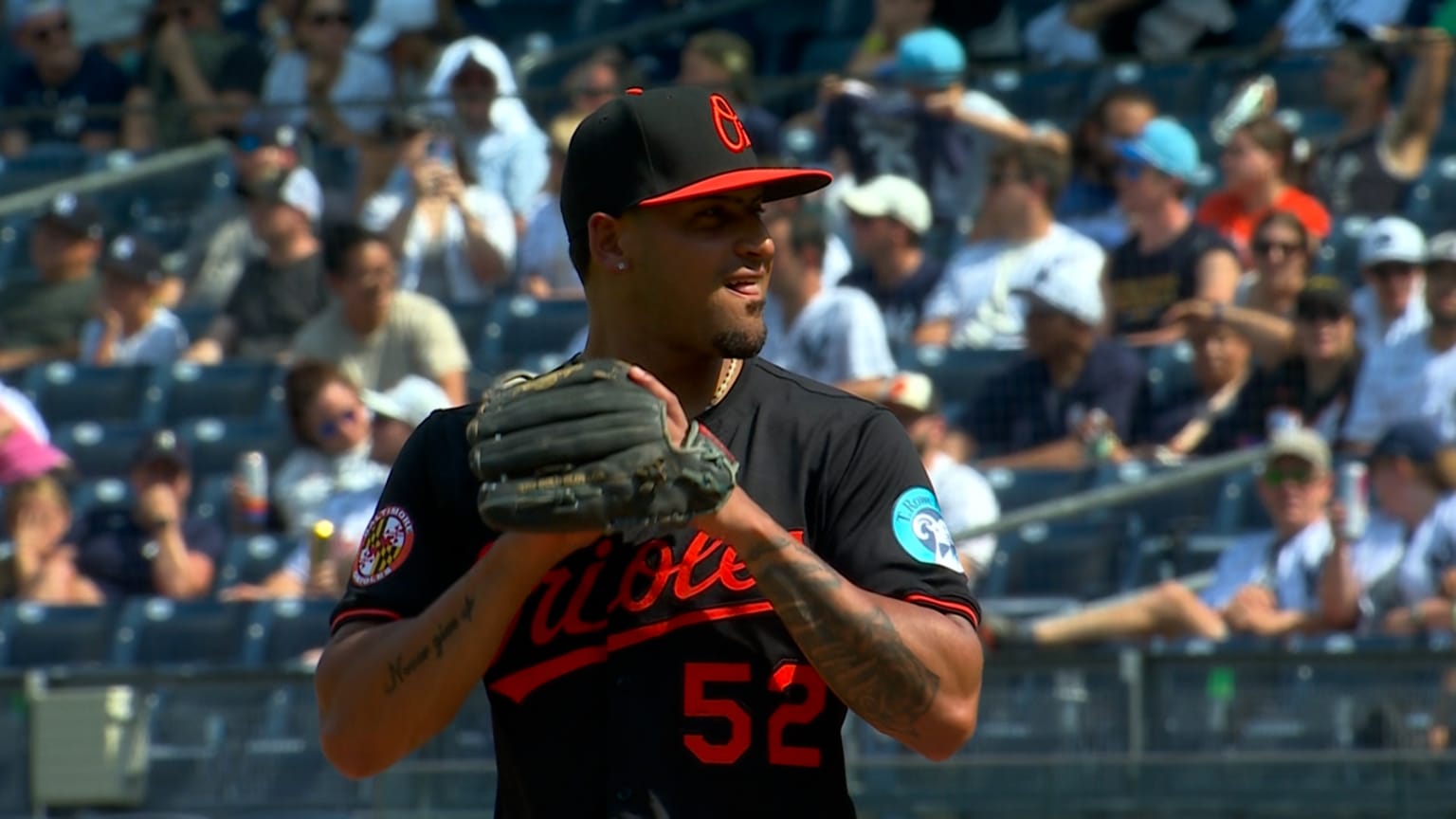 Luis Vázquez takes the mound, ends the 8th | 06/21/2025 | Baltimore Orioles