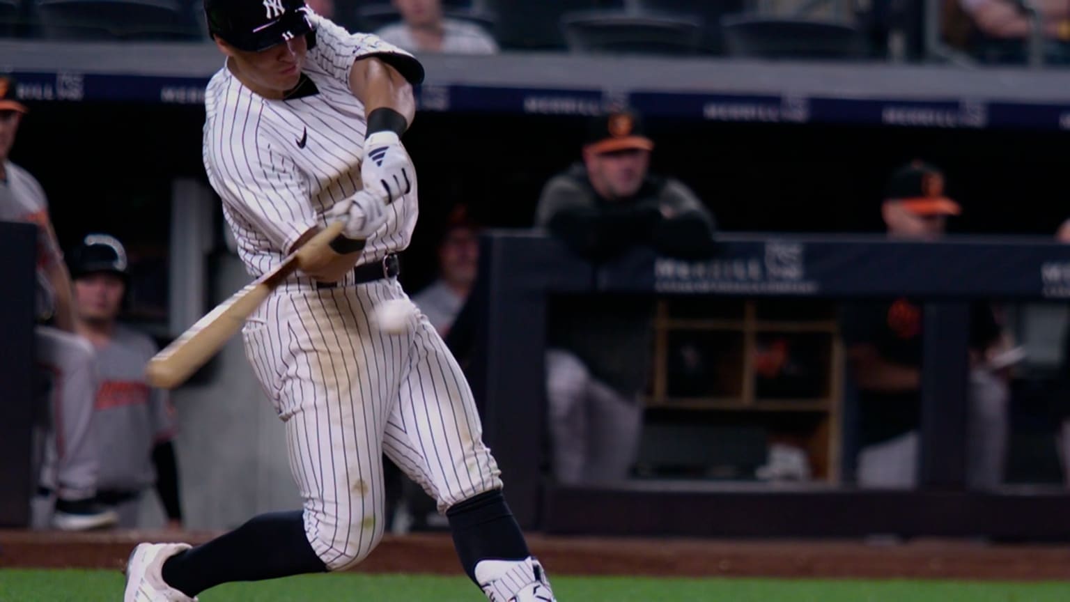 Anthony Volpe hammers a solo home run to right field | 07/05/2023 | New ...