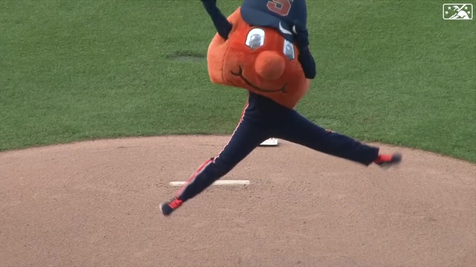 Otto the Orange throws out the first pitch | 08/18/2023 | MLB.com