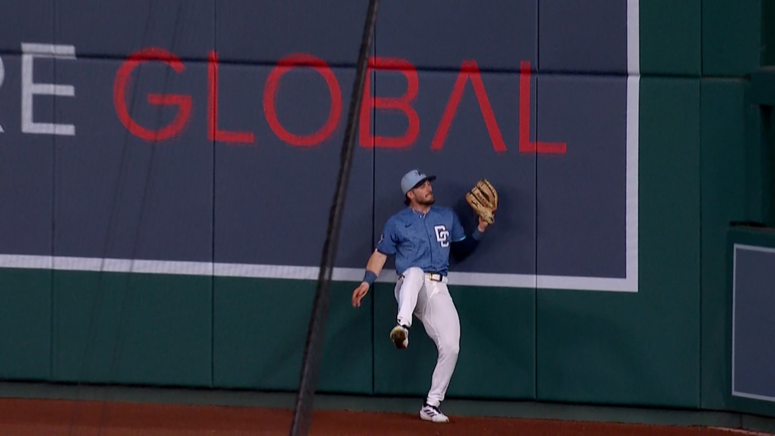 Dylan Crews' leaping catch | 09/12/2025 | MLB.com