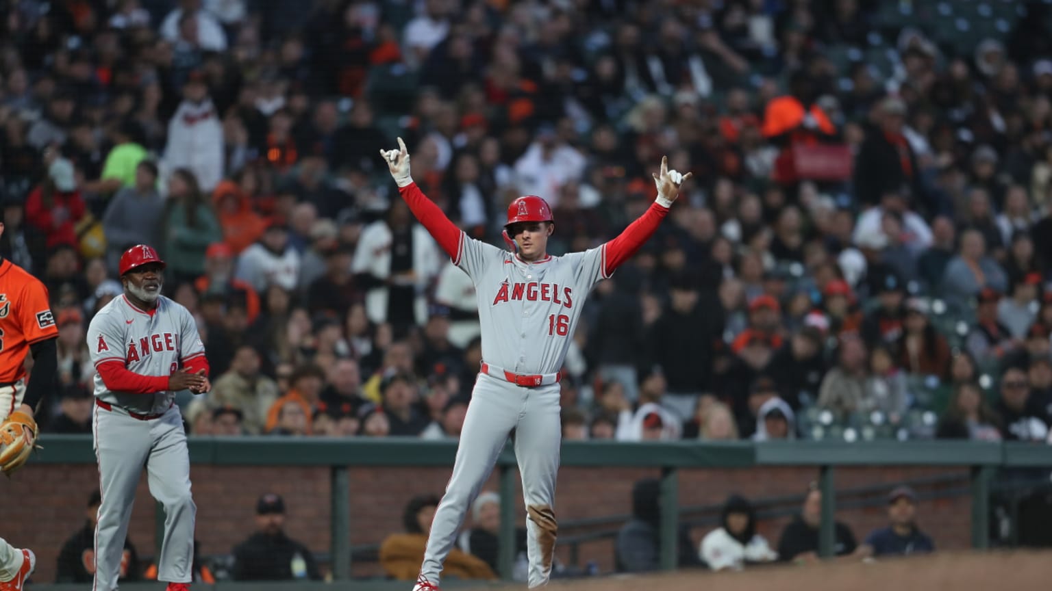 Mickey Moniak's first triple of 2024 | 06/14/2024 | Los Angeles Angels
