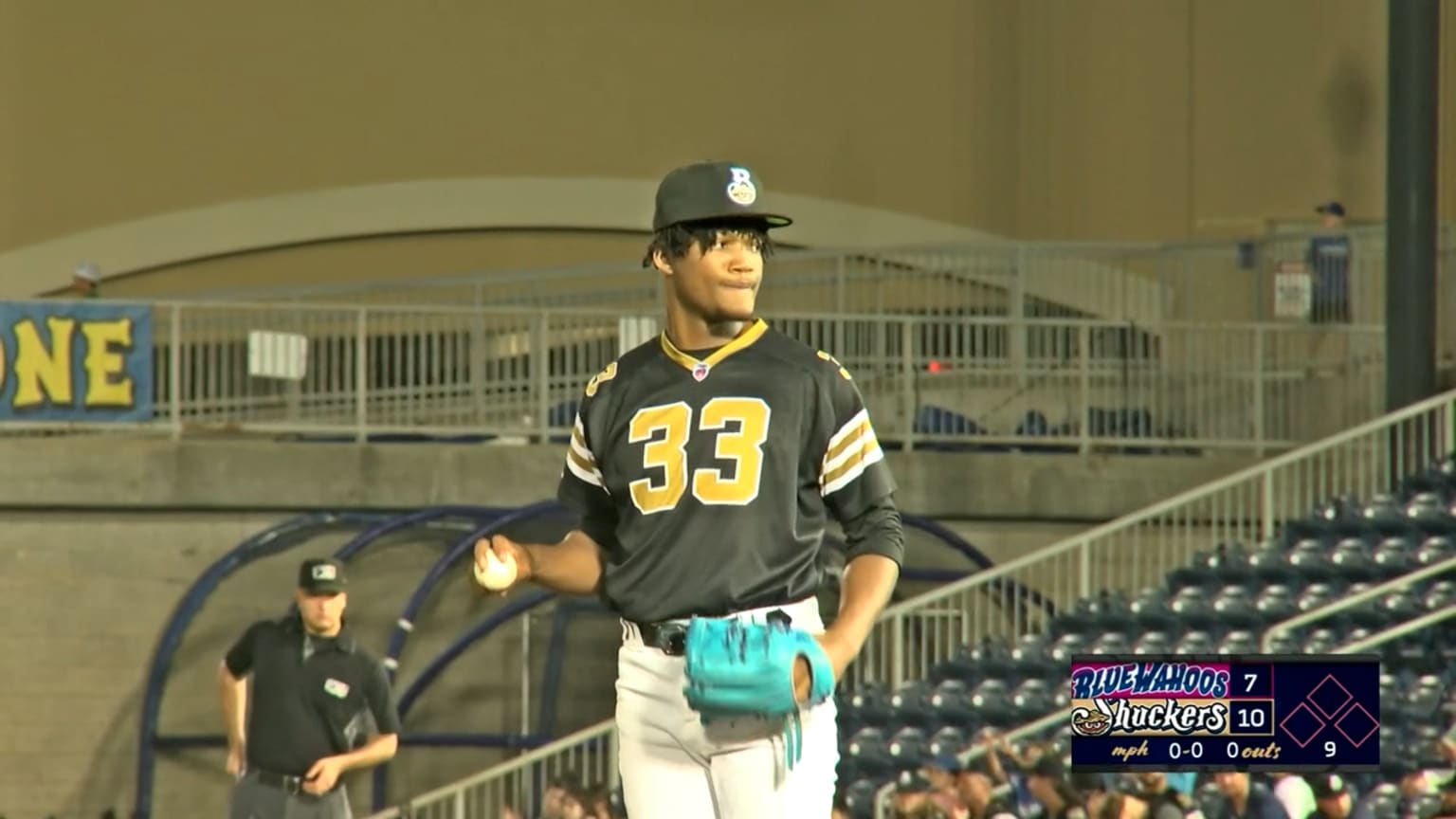Abner Uribe fans two to get the save | 06/03/2023 | Milwaukee Brewers