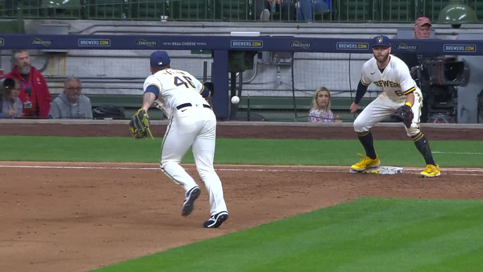 Bryse Wilson makes a sweet bare-handed play to first | 05/23/2023 ...