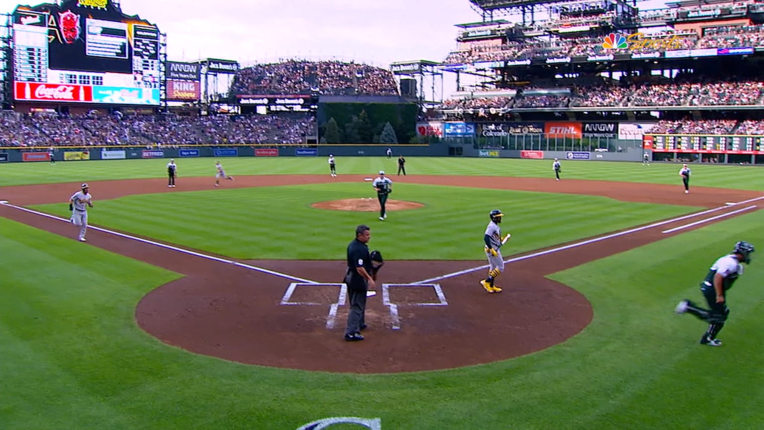 Jace Peterson jogs home on a wild pitch in the 2nd | 07/29/2023 | Athletics