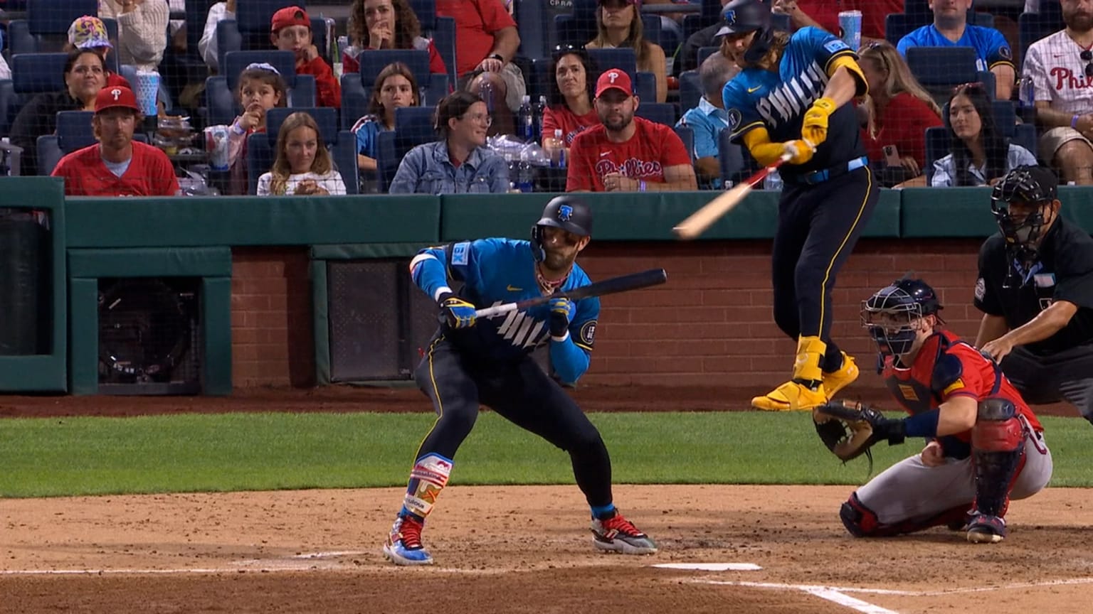 Harper extends hit streak to 12 games with a bunt | 08/29/2025 ...