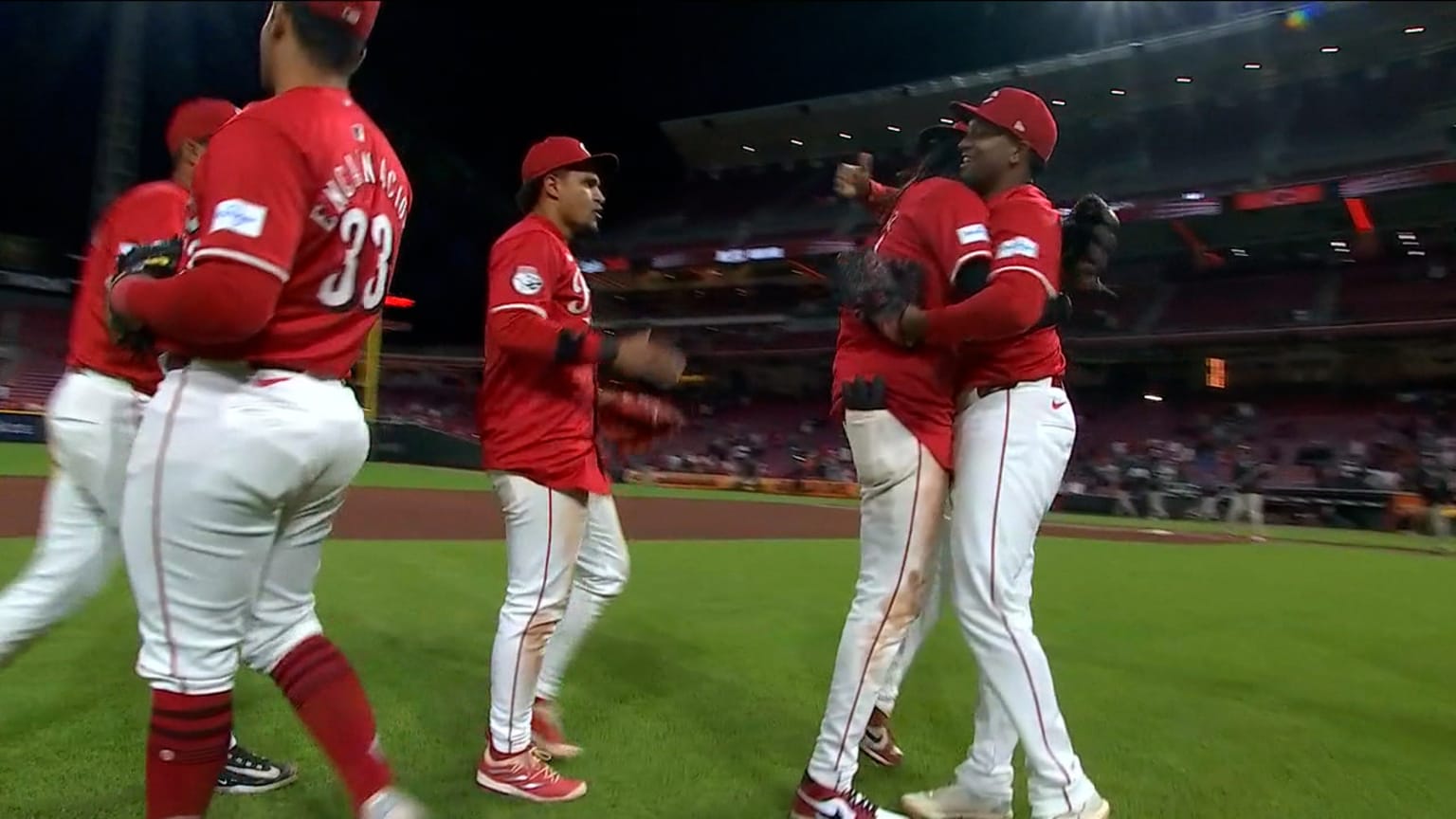 Alexis Díaz gets double play to end game | 04/24/2024 | Cincinnati Reds