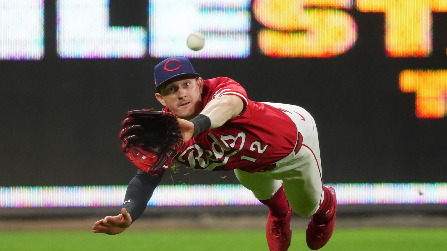 Austin Hays lays out for incredible catch | 07/26/2025 | Cincinnati Reds
