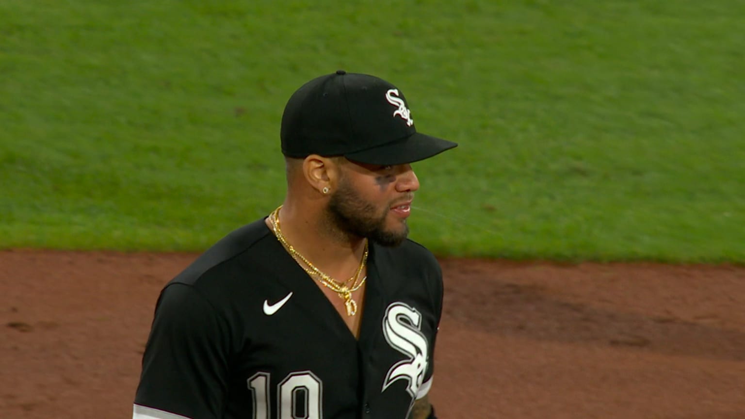 Yoán Moncada makes a spectacular leaping catch | 09/22/2023 | Chicago ...