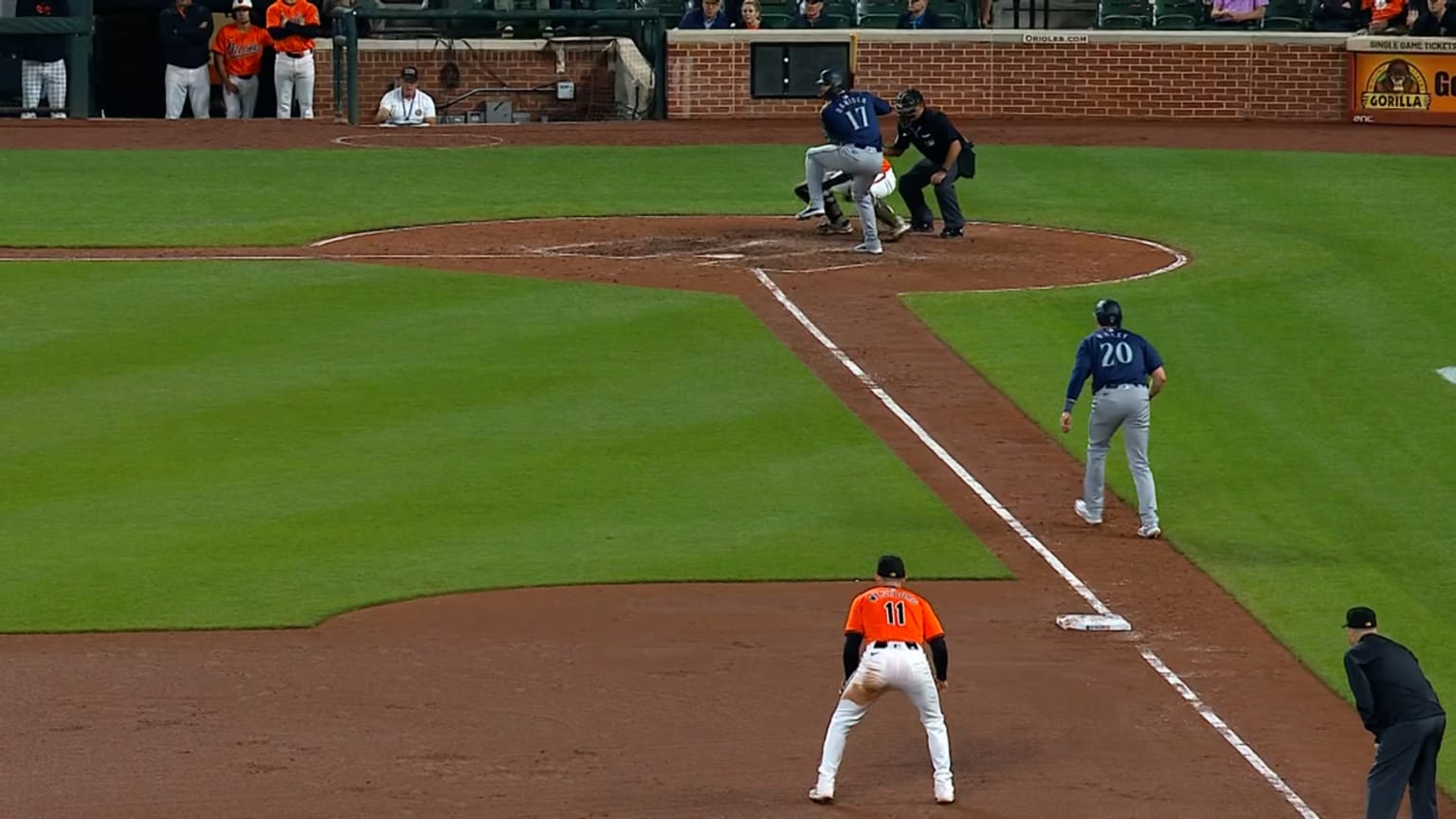 Mitch Haniger drives in Luke Raley | 05/18/2024 | Seattle Mariners