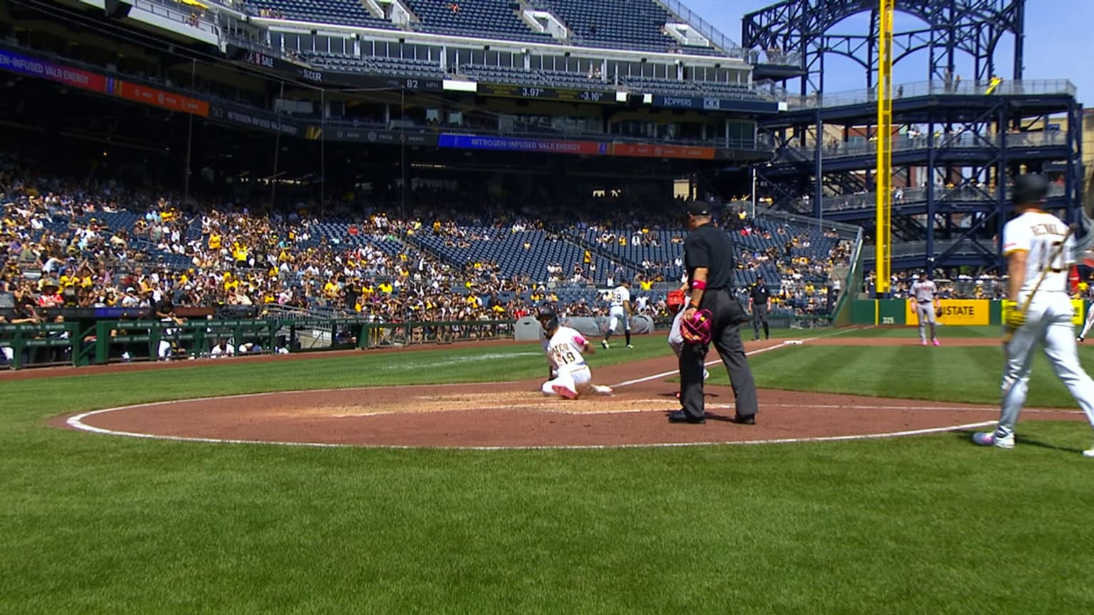 Jared Triolo scores on passed ball | 05/11/2025 | Pittsburgh Pirates