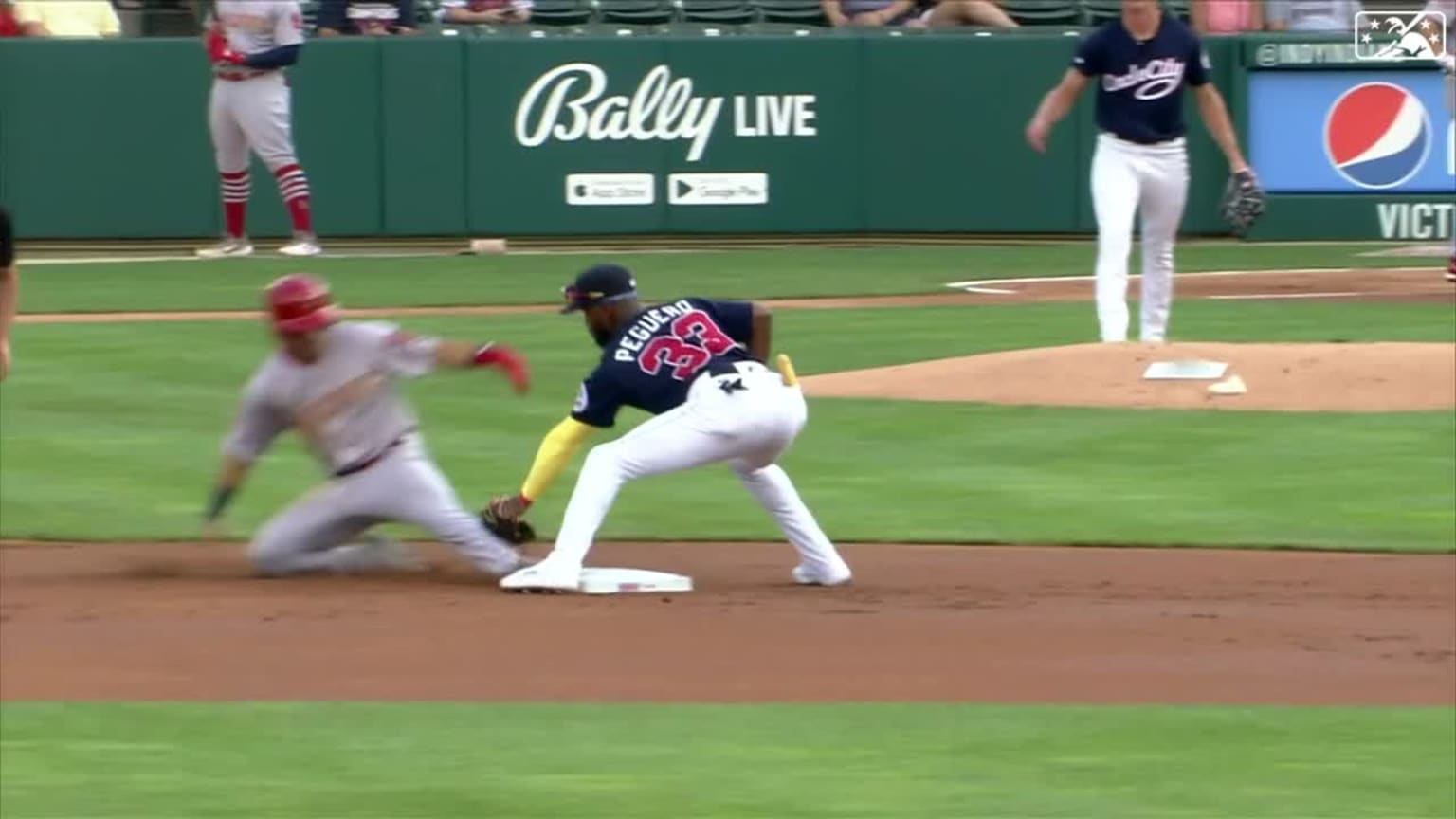 Endy Rodríguez throws out runner stealing second base | 07/06/2023 ...