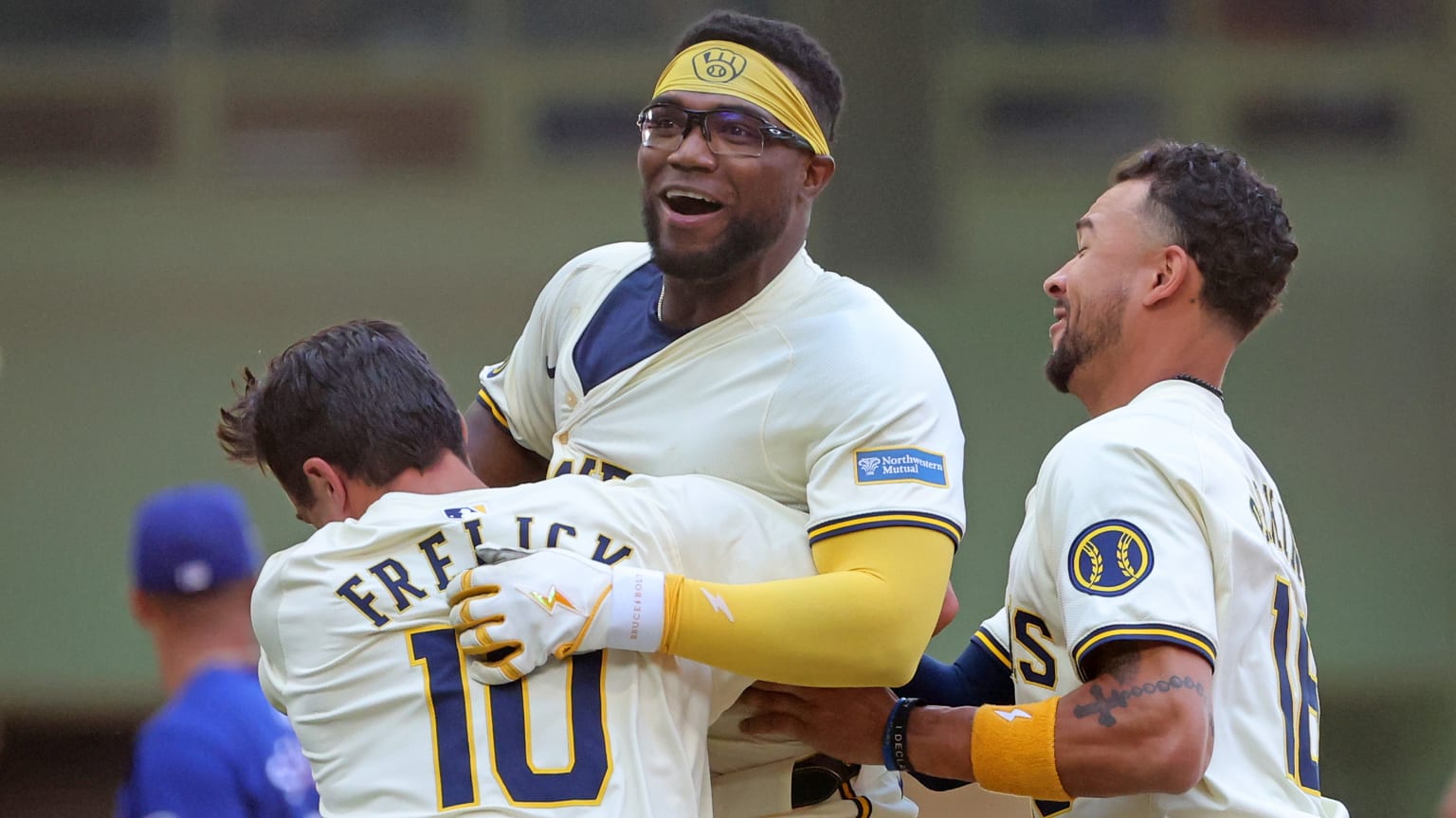 Andruw Monasterio's walk-off single | 06/26/2024 | Milwaukee Brewers