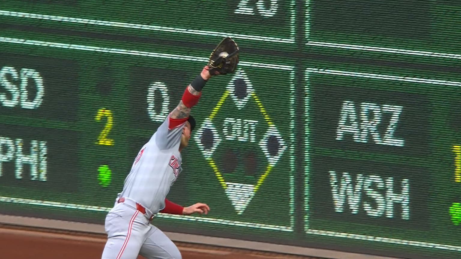 Jake Fraley's running catch | 06/18/2024 | Cincinnati Reds
