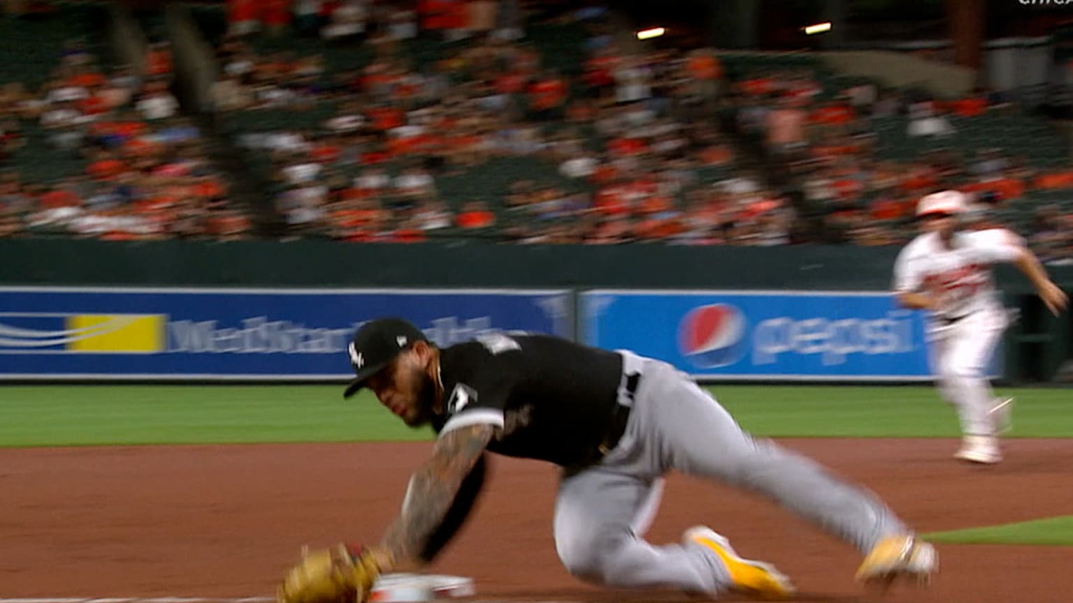 White Sox turn a double play with bases loaded in 7th | 08/24/2022 ...