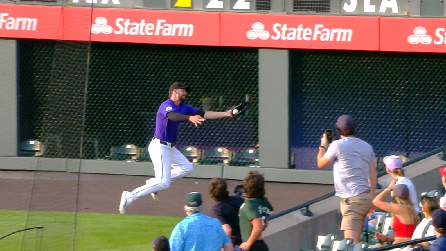 Daily Dash: Siri makes a sweet catch, Varsho's leap | 07/24/2024 | MLB.com