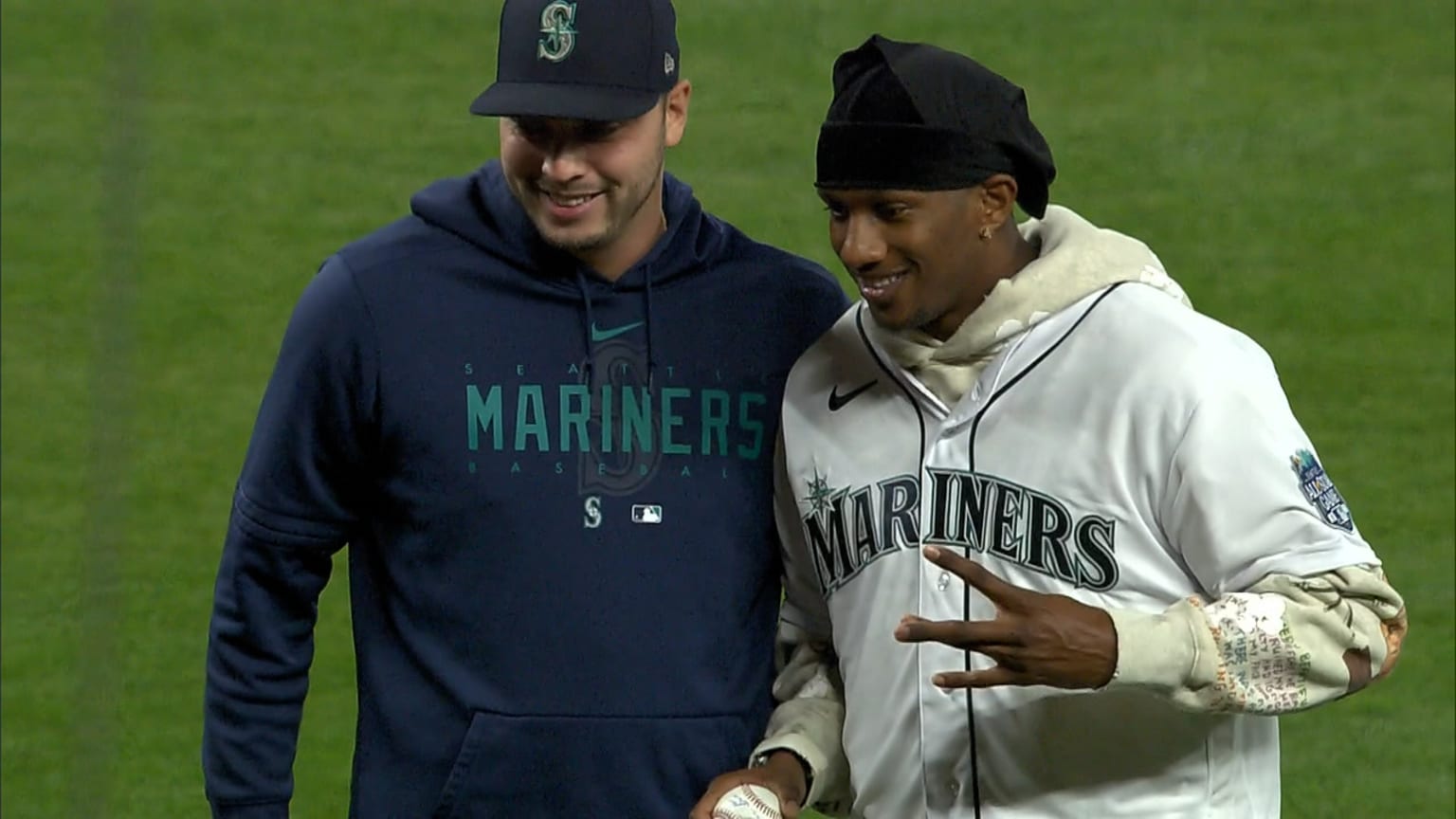 Michael Penix Jr. throws out the first pitch | 09/28/2023 | Seattle ...