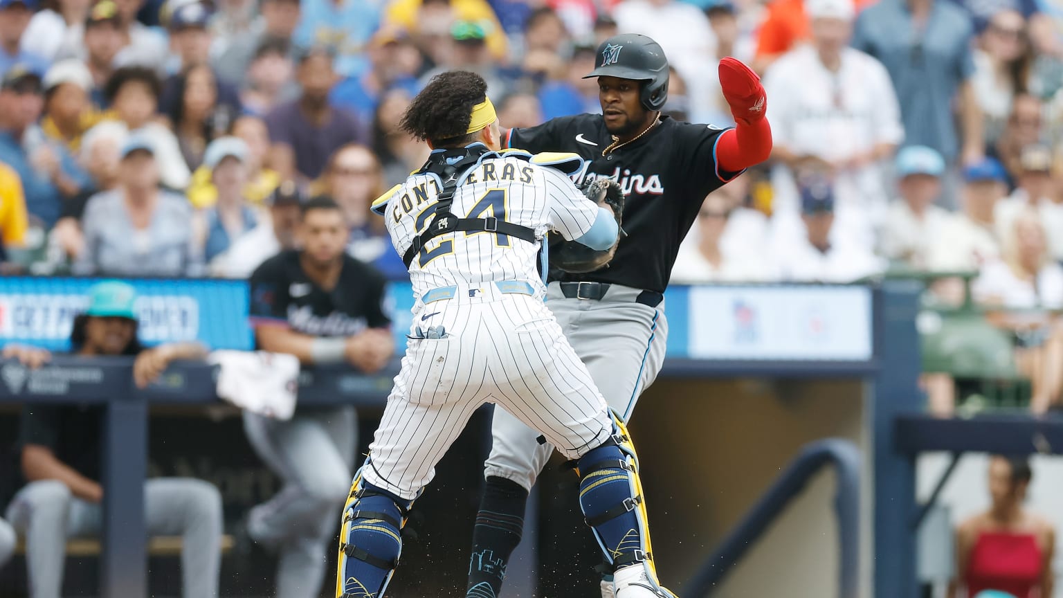 Brewers catch Otto Lopez in a rundown | 07/25/2025 | Milwaukee Brewers