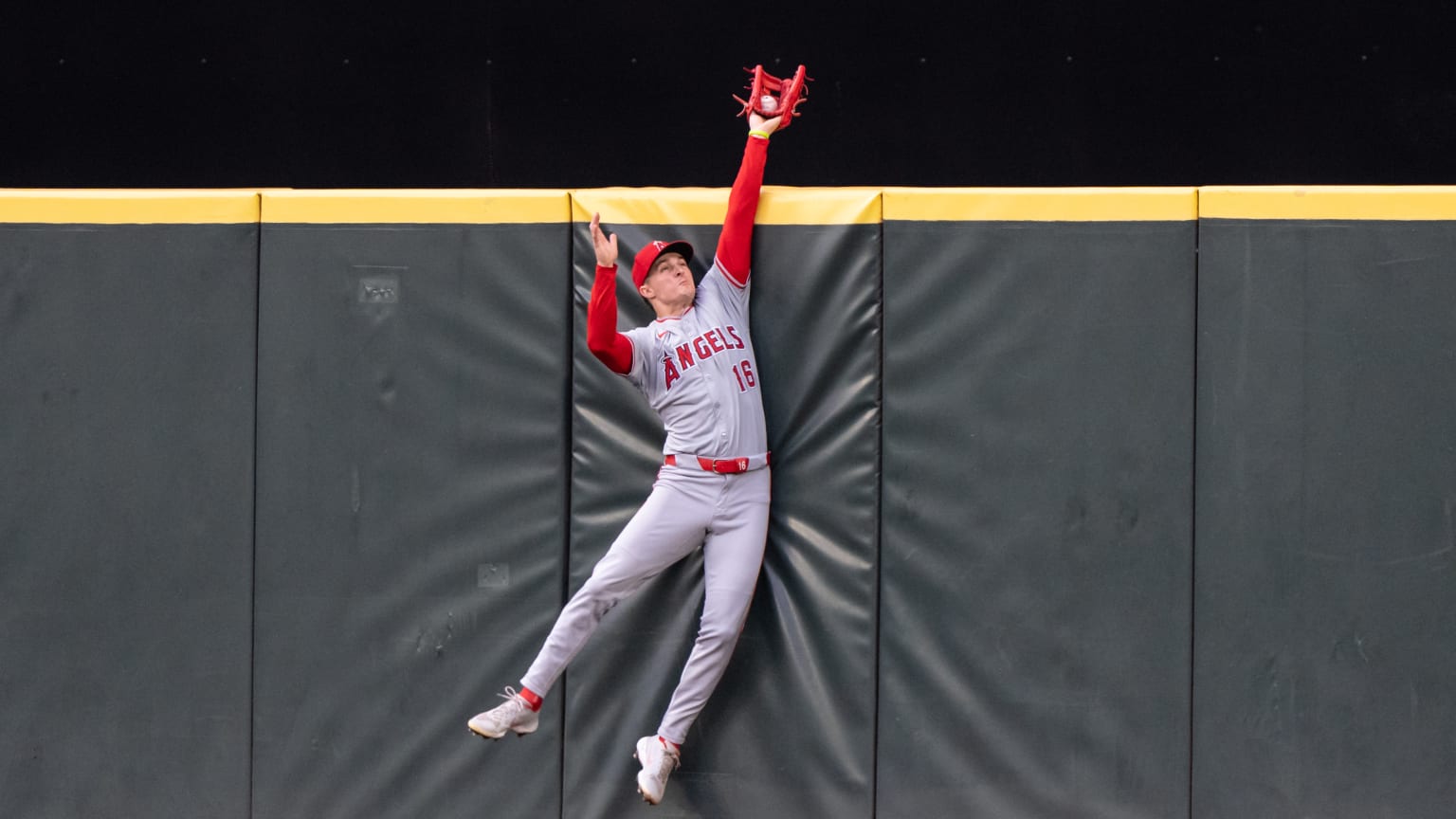Mickey Moniak's home run robbery | 05/31/2024 | Los Angeles Angels