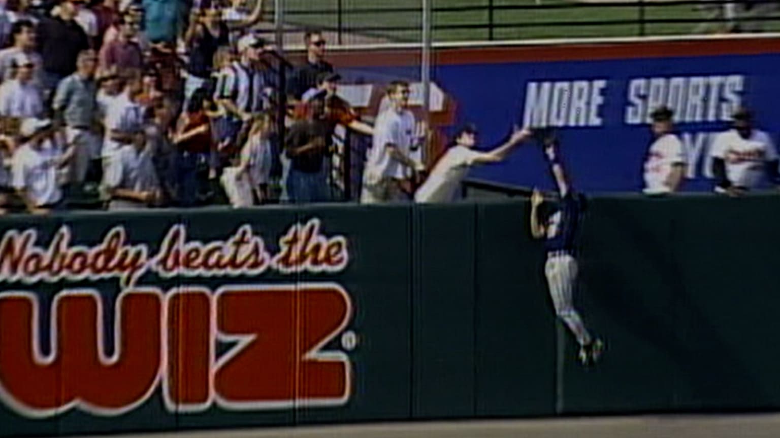 Pat Listach robs Chris Hoiles of a home run in center | 05/05/1996 ...