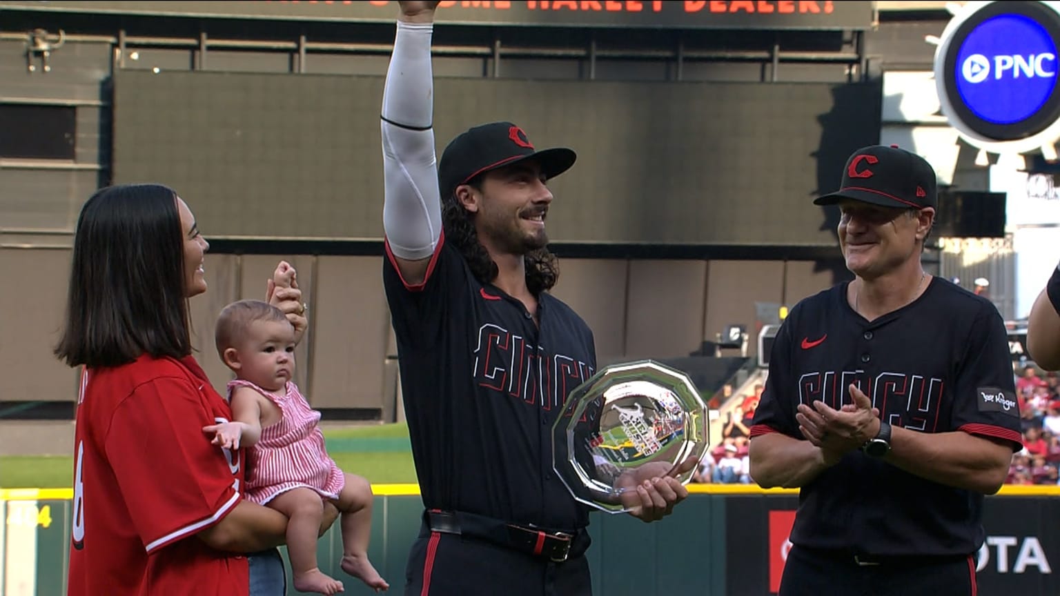 Jonathan India receives Heart & Hustle Award | 08/16/2024 | Cincinnati Reds