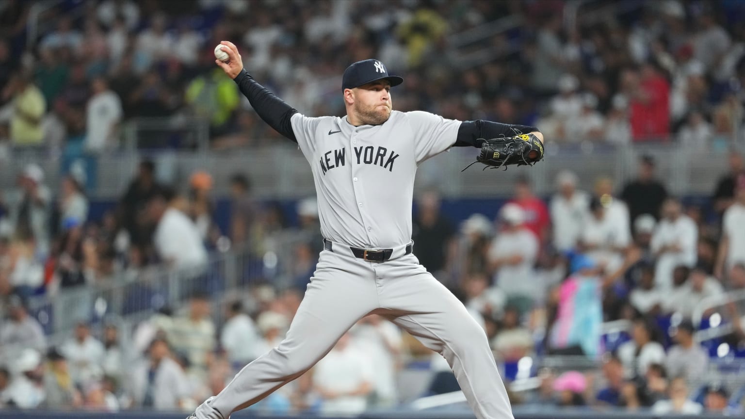 David Bednar strikes out Lopez in debut for Yankees | 08/01/2025 | New ...