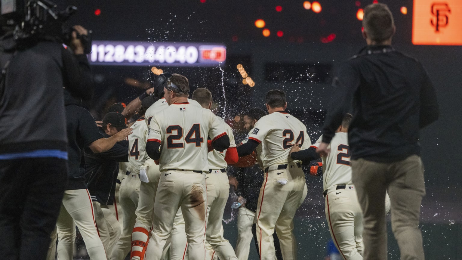 Wilmer Flores' walk-off base on balls | 06/24/2024 | MLB.com
