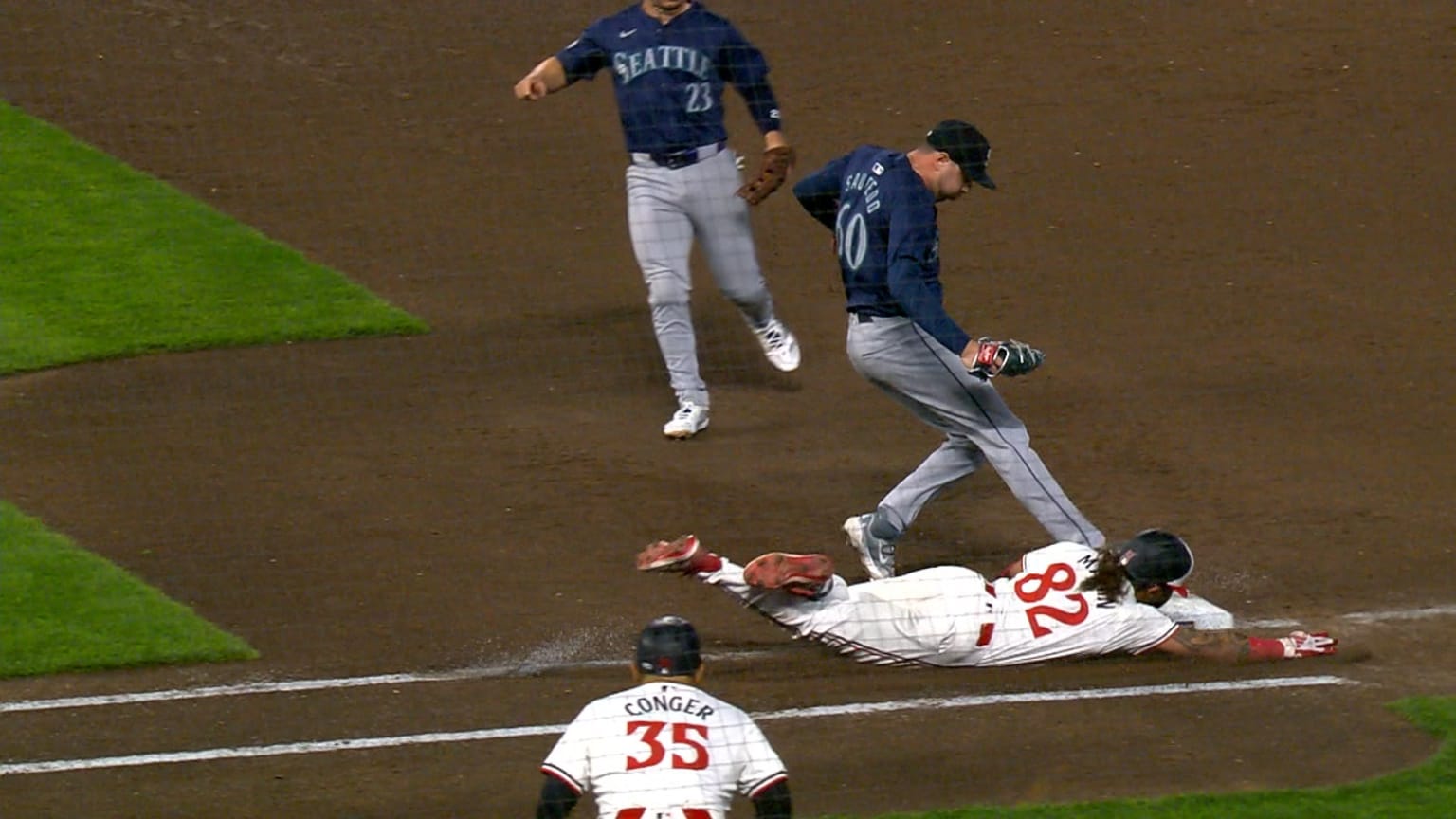 Austin Martin safe at first after review | 05/07/2024 | Seattle Mariners