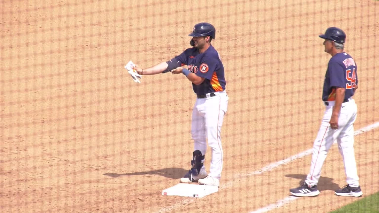 César Salazar ties the game with an RBI single | 03/14/2023 | Houston ...