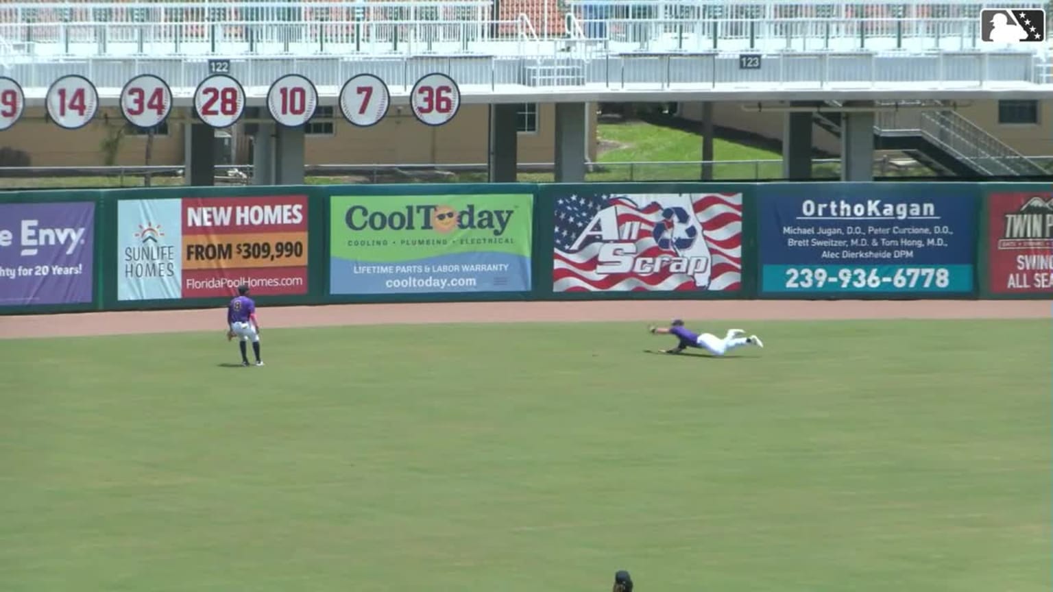 Graham Brown's fantastic diving catch | 05/31/2026 | MLB.com