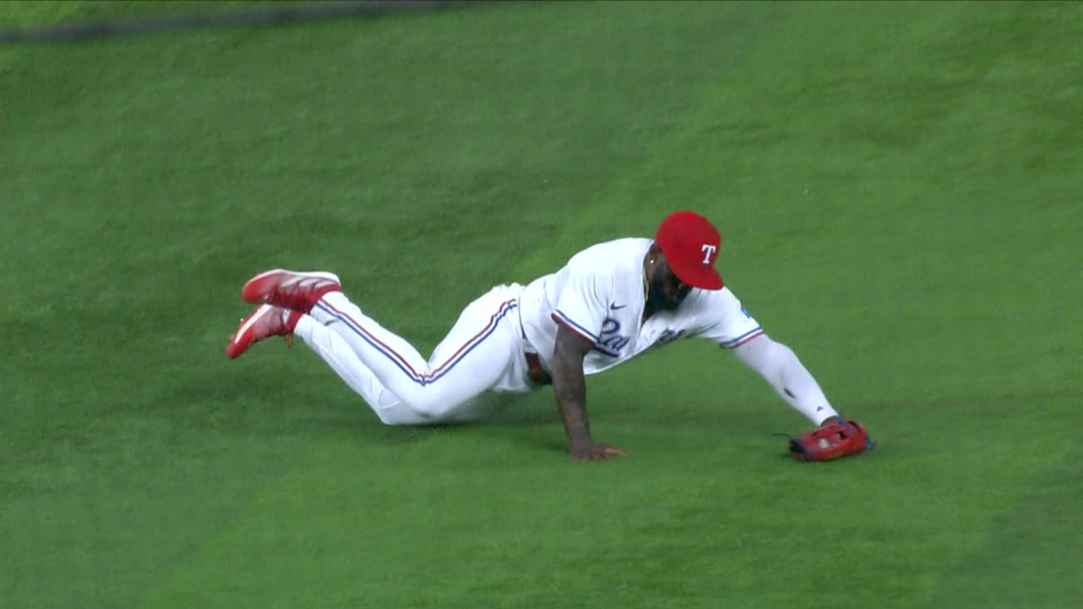 Adolis García's sliding snag | 06/17/2023 | Texas Rangers